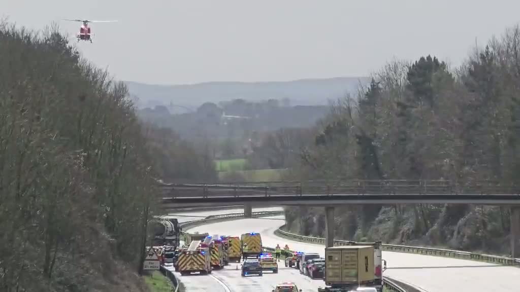 M5 crash LIVE: Major UK motorway closes stretch after multi-vehicle ...